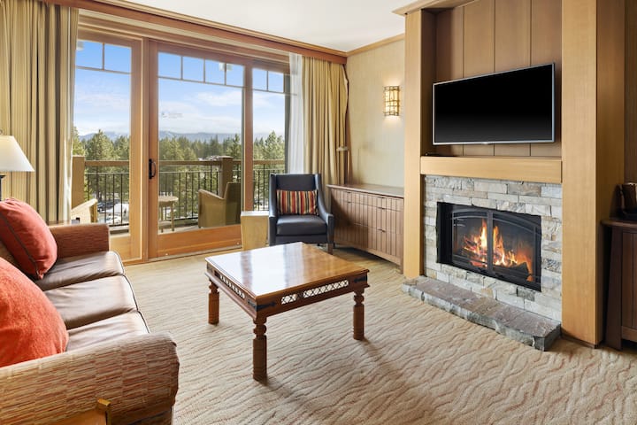 Serene Suncadia Escape | Views + Fireplace + Pool! - Roslyn, WA