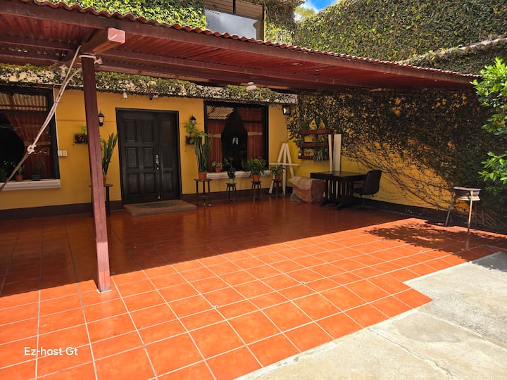 Casa Amplia Con Parqueo Cerca De Antigua Guatemala - San Lucas Sacatepéquez