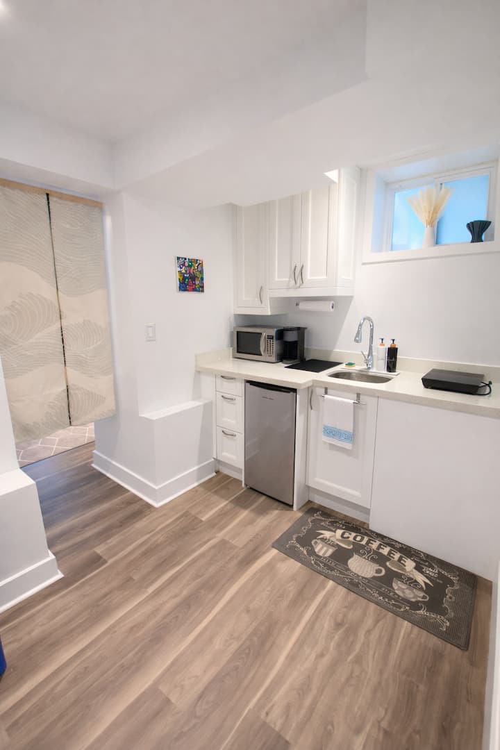 Bright Studio On Subway | Walkable | 20 Min D/t - Toronto