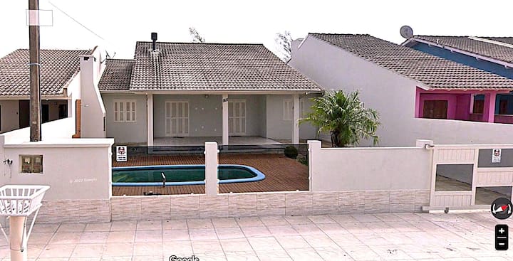Casa 4 Dormitórios Com Piscina - Tramandaí