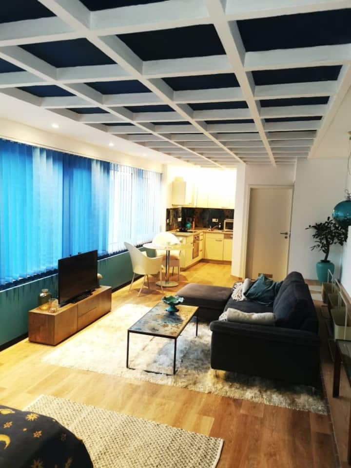 Poolhaus Mit Garten
Wohnung Mit Loftcharakter - Köln