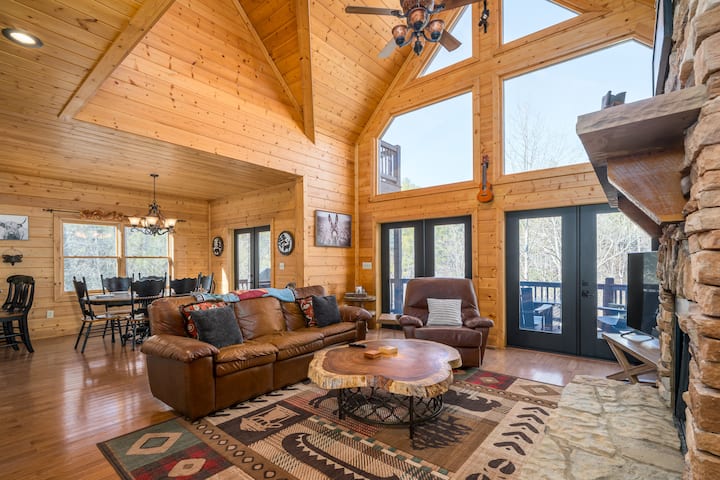 Riverfront+fire Pit+pool Table+music Touches - Ellijay