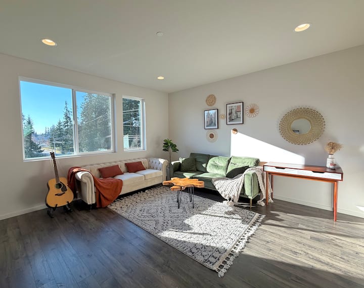 Modern 3br Townhome W/ Private Baths - Mukilteo, WA