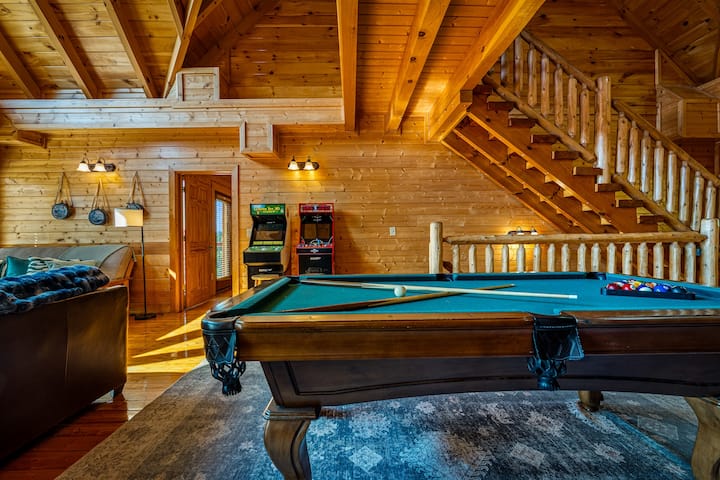 Sleep 30! Cinema, Arcade, Views, Pool A+ Location - Pigeon Forge, TN