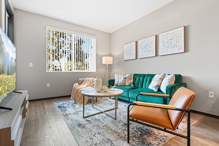 Modern 2br/2ba In Irvine Pool & Gym + 中文服务 - Irvine, CA