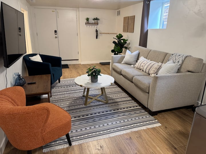 Private Apt | Historic 1911 Home | Walk Downtown - Salt Lake City, UT