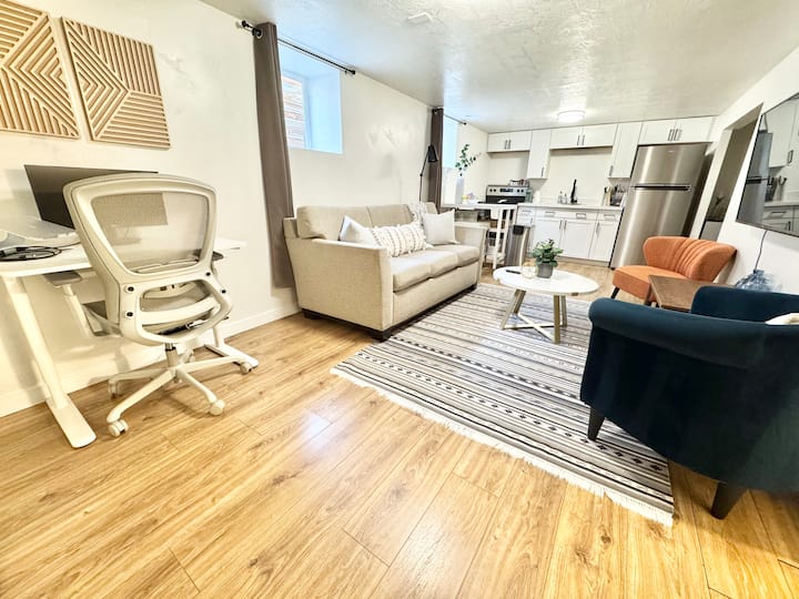 Historic 1911 Apt-walk Downtown & Harvey Milk Blvd - Salt Lake City, UT