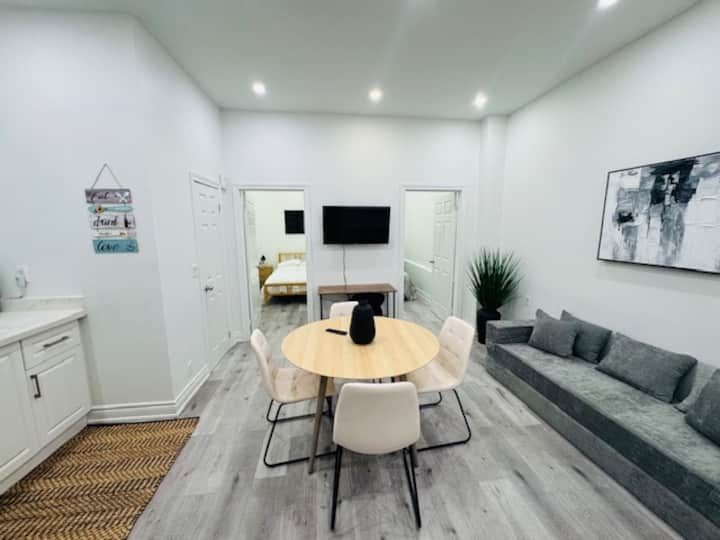 Corso Italia Stylish 2 Bedroom Apt Close To Subway - Toronto