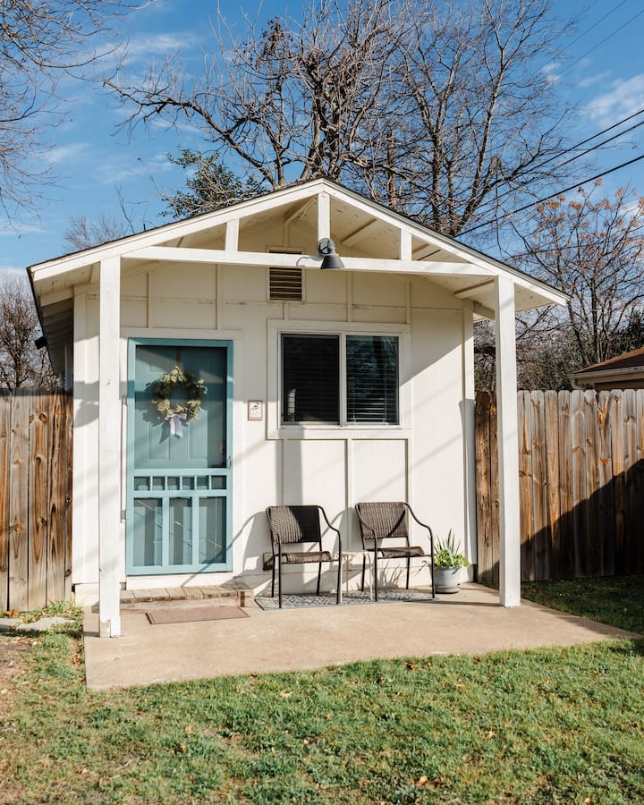 Sparrow Cottage, A Sweet Tiny Home Set For Comfort - Temple, TX