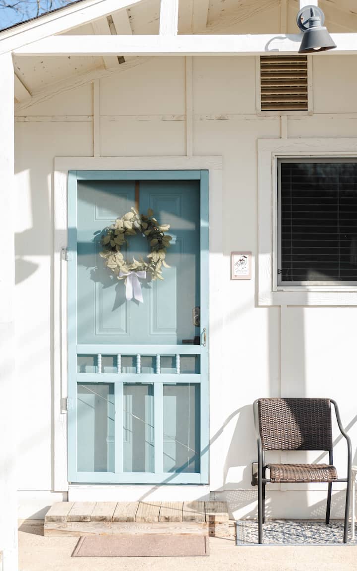 Sparrow Cottage: Cozy, Relaxing - Set For Comfort - Temple, TX