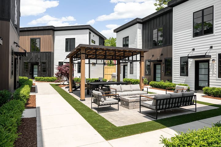 2br Guest Suite W/ Fireplaces & Bbq - Traverse City, MI