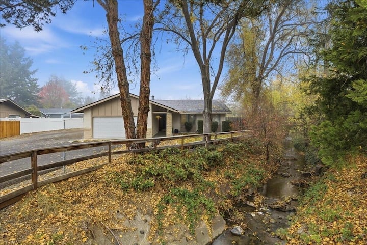 Stay In The Heart Of Medford. - Medford, OR