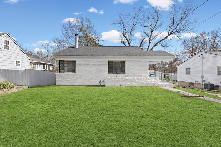 Cozy Ranch Retreat, Near Liberty Triangle W/ Ev - リバティー, MO