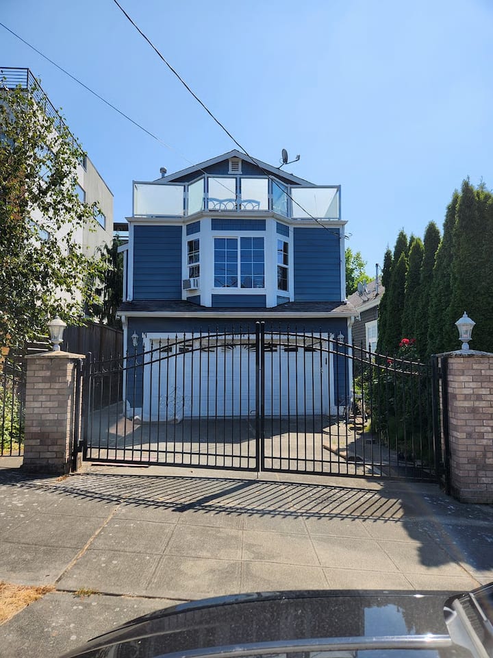 World Cup 2026: Walk To Lumen + Hot Tub, Sleeps 7! - Seattle, WA