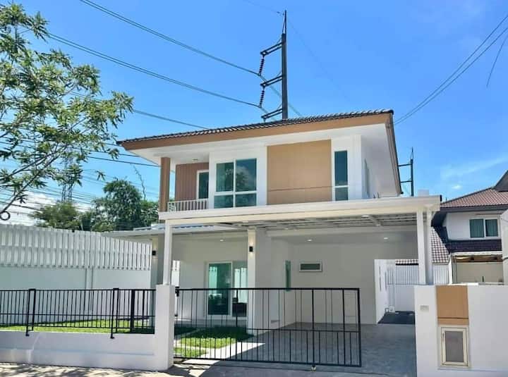 Spacious Modern Home & Garden Perfect For Families - Phuket