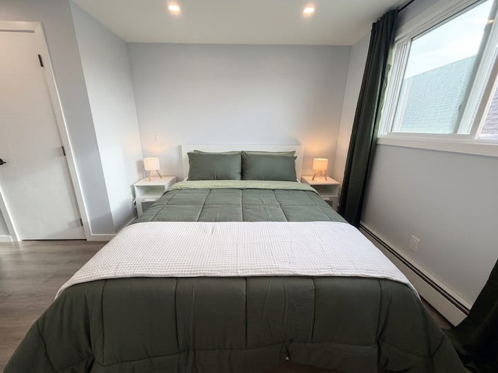 Modern Cozy Apartment Near Downtown - Canada