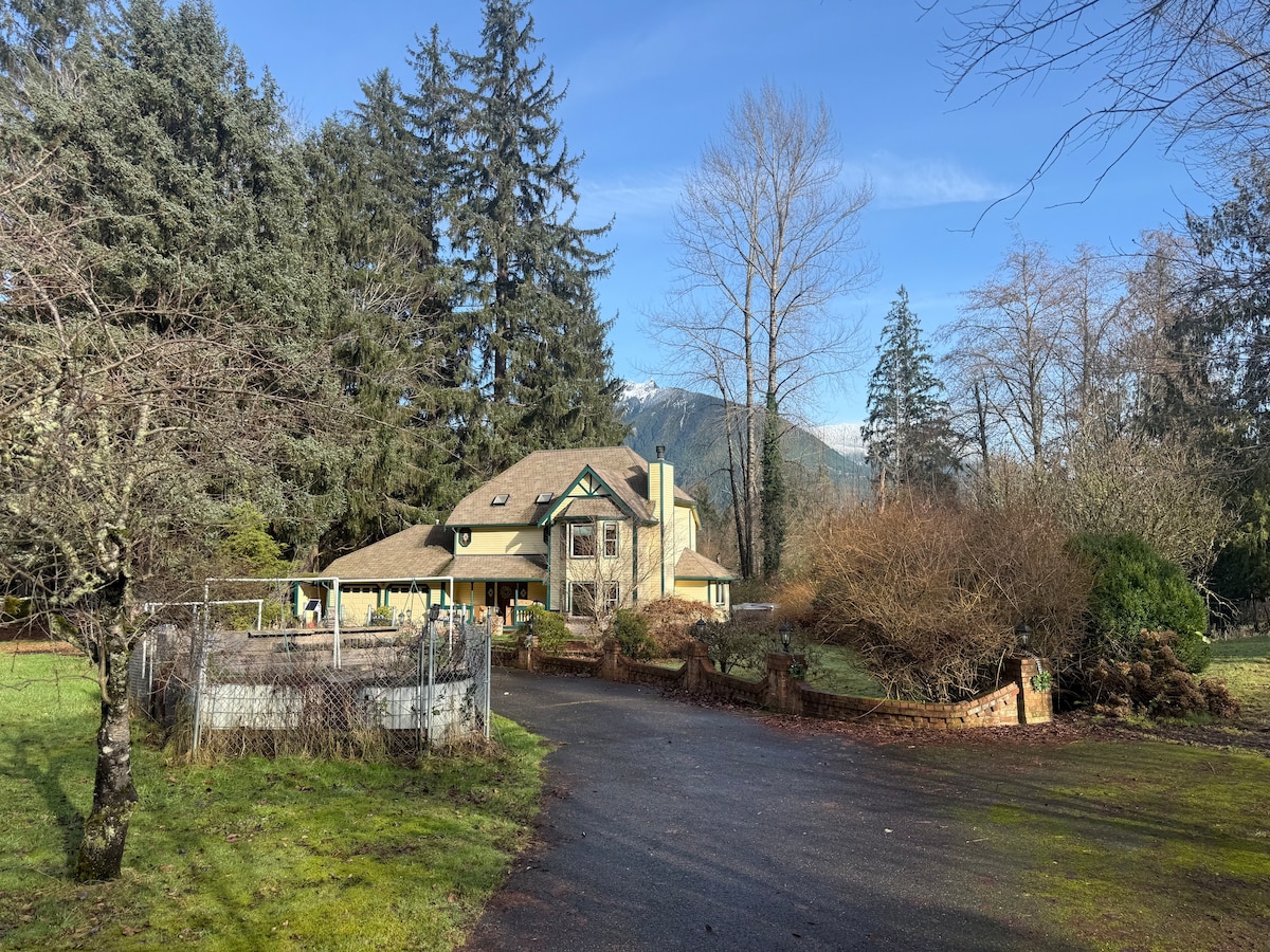 Mountain Retreat Near Snoqualmie Pass with Hot Tub - Houses for Rent in ...