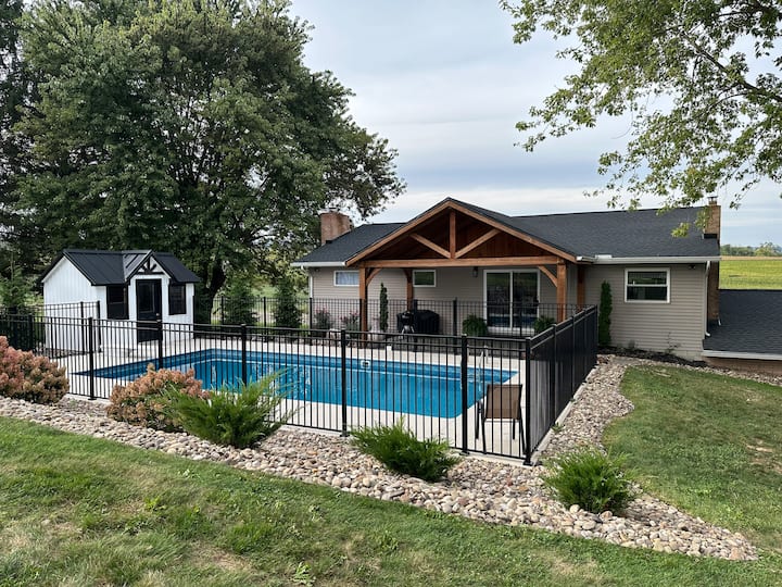 Peaceful Hollow Retreat W/ Pool & Hot Tub! - Lewisburg, PA