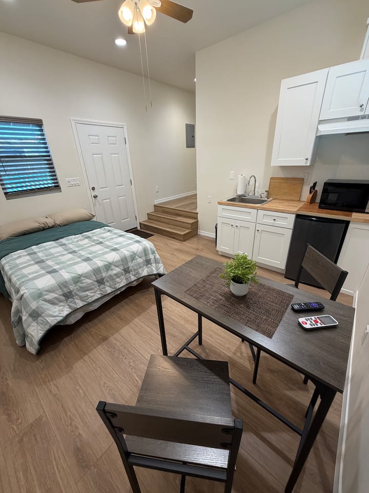 Cozy Studio 1-bed, 1-bath With Parking - Norwalk, CA
