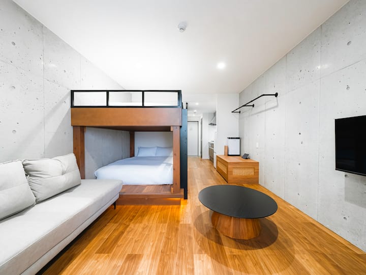 「レンタカー付」ファミリースタジオアパートメント（ダブル2段ベッドソファベッド1台／キッチン／5名） - 미야코 섬