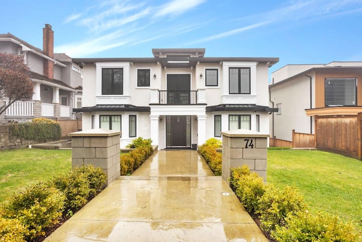 Luxury Stay In A Brand New House On The Hill - Burnaby