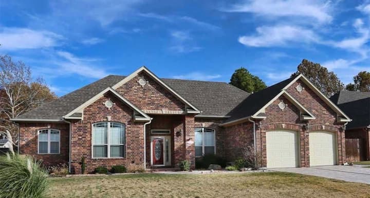 Stylish Modern Stay - Lake Murray, OK