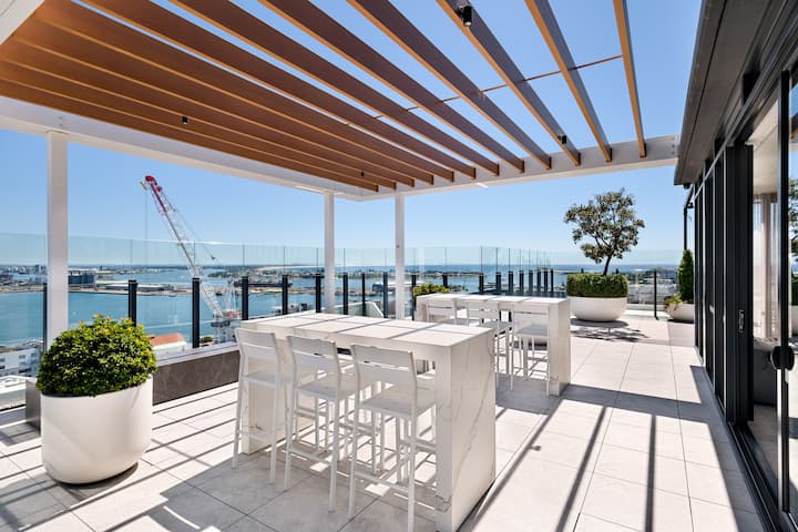 Luxe Apartment | Pool, Gym, Parking, Sky Rooftop - Newcastle