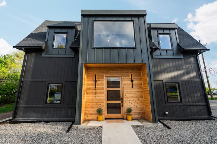 1800s Barn Suite | Ground-level + Step-free - Ann Arbor, MI