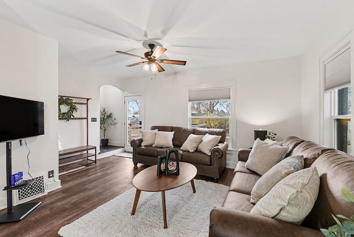 Haven On Main - 4 Bed 2 Bath - 蘇瀑