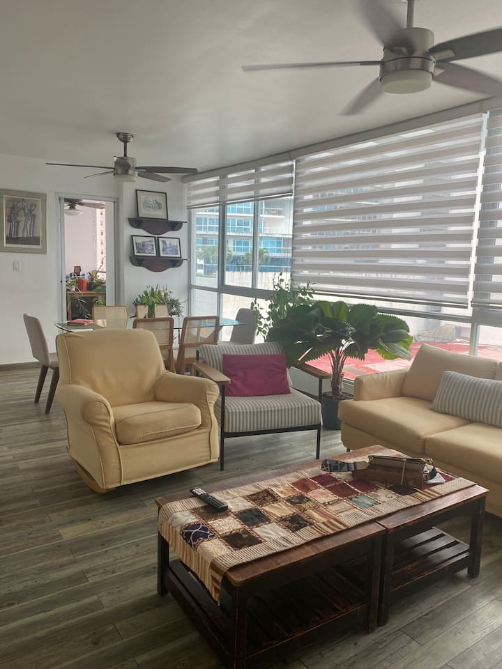 Ocean View Avenida Balboa | 2br • 2ba • Metro - Panama City