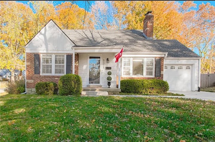 House In Roeland Park - Kansas City, MO