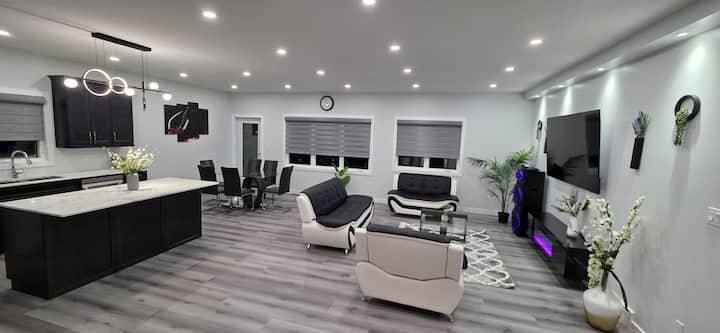 Brand New Luxury 5br Home With Spacious Basement - Manitoba