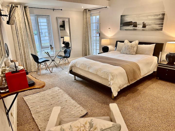 The Morningside Residence. Spacious Deluxe Room - Sandton