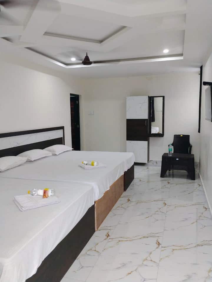 Br Beach Stay - 5 Bed Non Ac Room - Velankanni