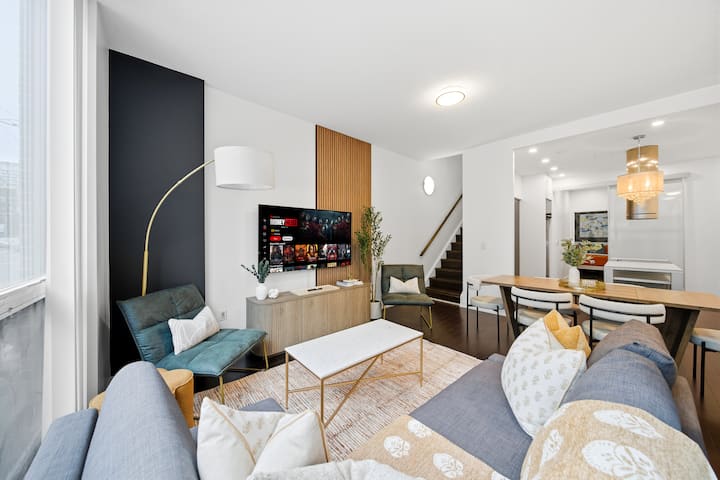 Lux Harbourfront Home | Sleeps 10 + Parking - 多倫多