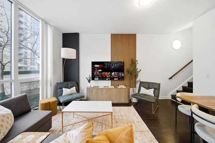 Cn Tower District! | Sleeps 10 | Parking | Harbour - Mississauga