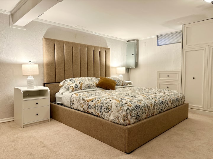 King Suite | Private Half Bath & Great Location - Alexandria, VA