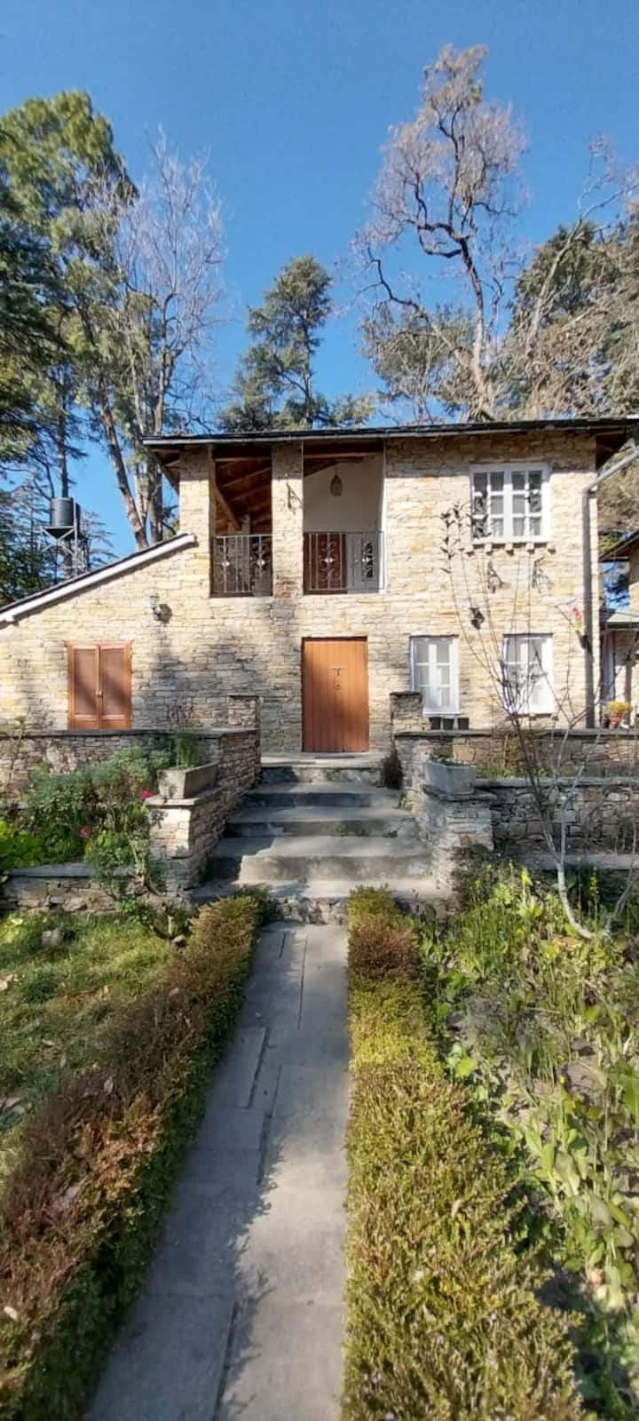 Cedar View Cottage @ The Stone Villa - アルモラ