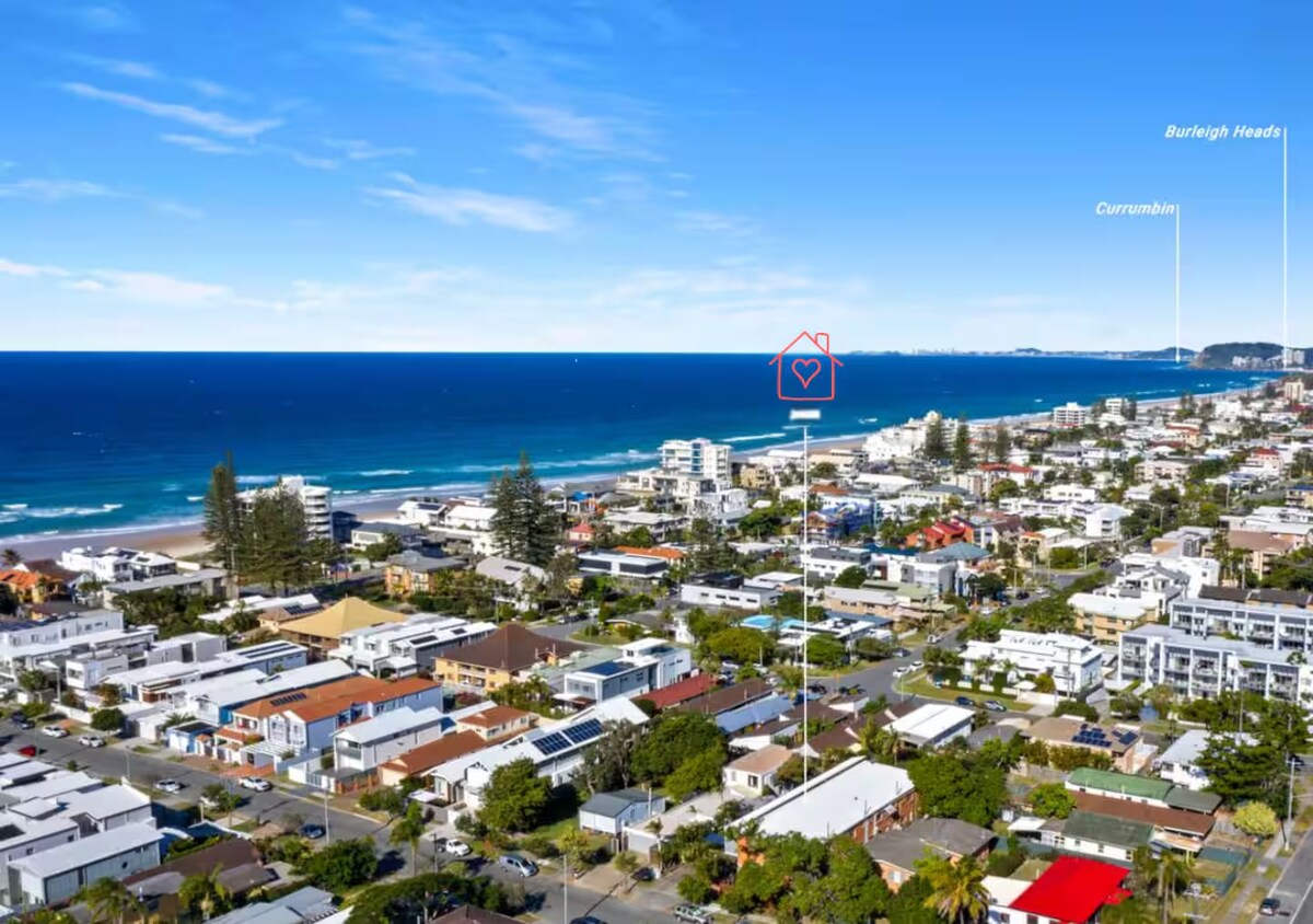 Beachside Living at Arthur Court - Flats for Rent in Mermaid Beach ...