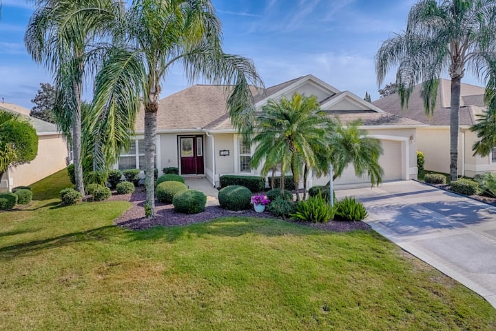 Living The Dream | Pools, Golf & Entertainment - The Villages, FL