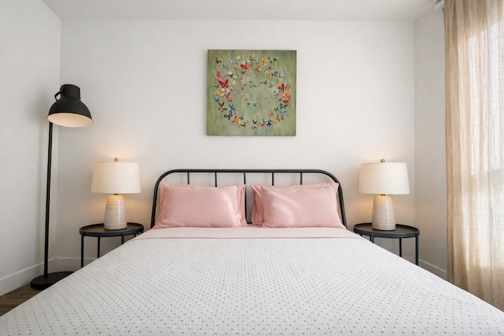 Amazing Bedroom In Hollywood - West Hollywood, CA