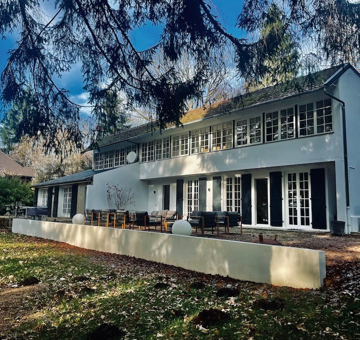 Une Parenthèse D’exception, Les Pieds Dans L’eau. - Lac des Settons