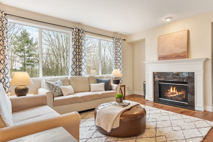 Upscale 4br Upper Unit W/ Fp & Greenbelt Views - Mountlake Terrace, WA