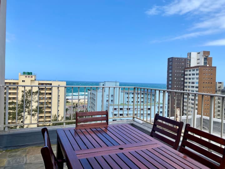 1 Bedroom Apartment With Ocean Views & Balcony - Durban