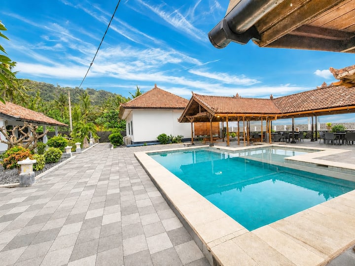 Bugbug Beach Resort : 3br/1.5bath W/ Garden - Seraya