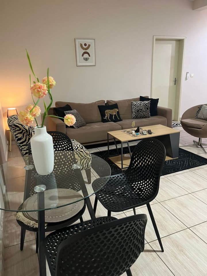 Chez Marco. Appart Sympa, Près De L'aéroport. - Libreville