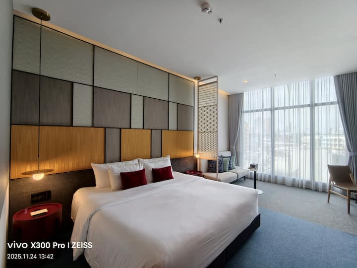 素坤逸轻轨沿线2x2米大床房/星级酒店/泳池gym/bts步行5分钟/直通市中心/近暹罗通罗 - Phra Khanong