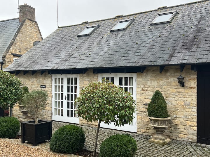 Charming Self-contained Annexe - Wellingborough