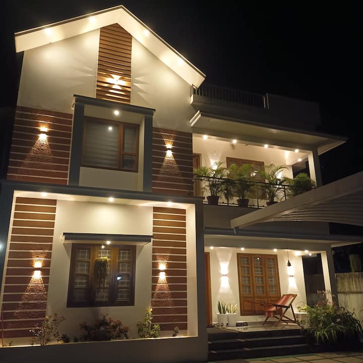 Reverie Homestay 
Eat Well And Sleep Well - Kottarakkara