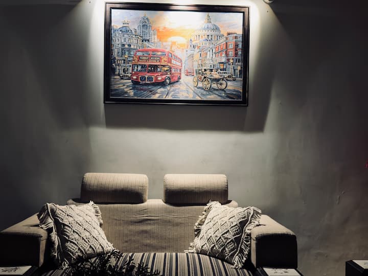 Quiet Luxury Stay With 8 Bedrooms. - Lucknow